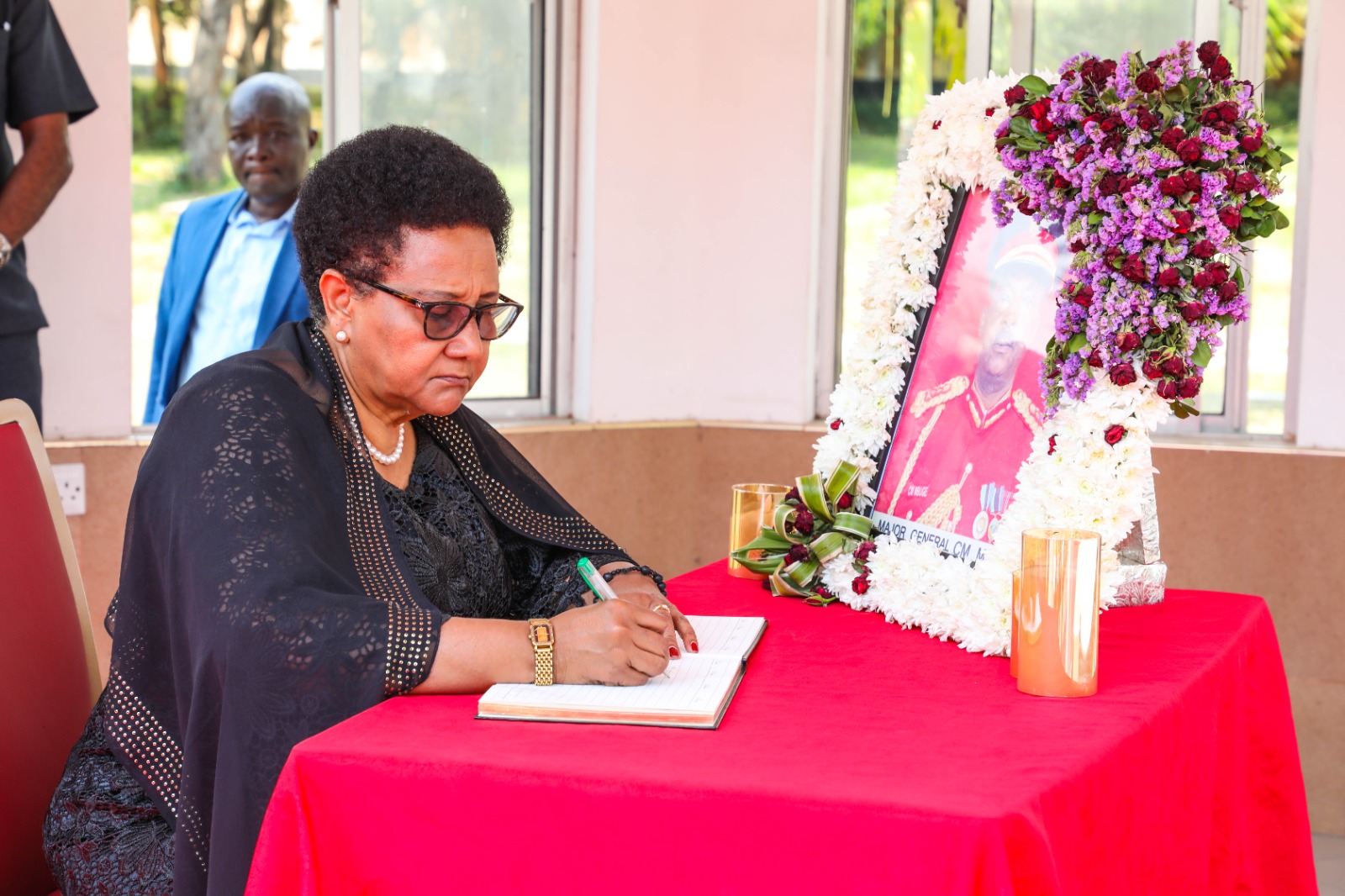 Waziri wa Ulinzi na Jeshi la Kujenga Taifa aongoza waombolezaji kumuaga Meja Jenerali Charles ...